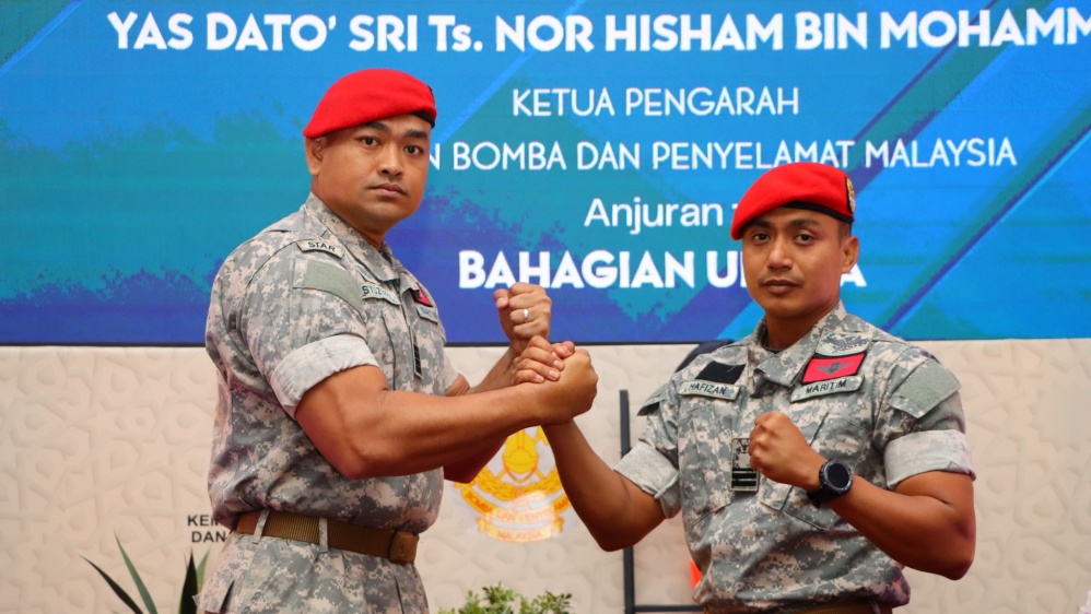 Dua pegawai STAR Team jadi perintis penerjun pertama Maritim Malaysia ...